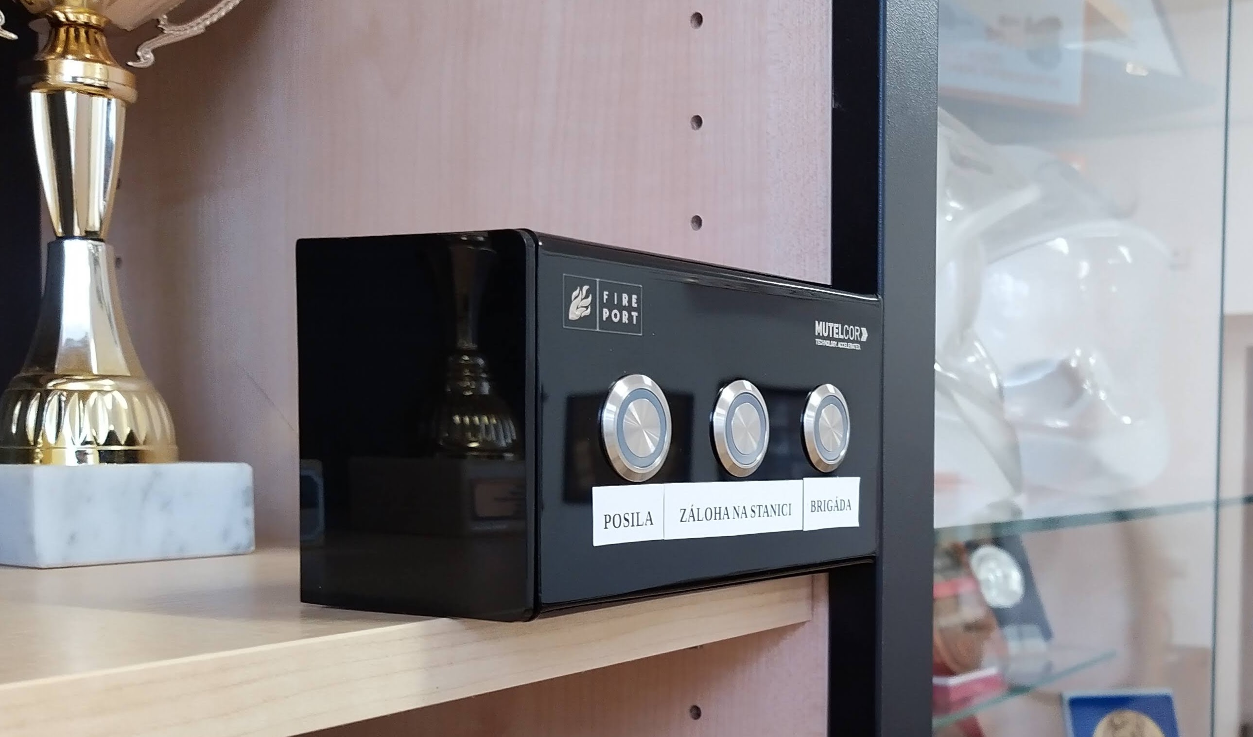 Tři tlačítka – FIREPORT Wiki